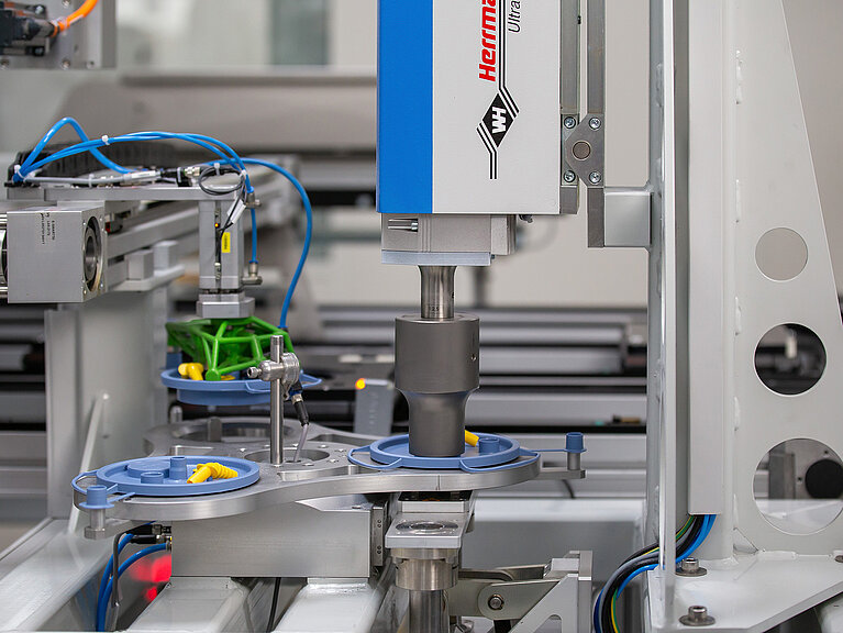Automated connection of medical components | Herrmann Ultrasonics
